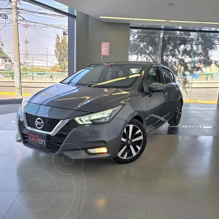 Nissan Versa Exclusive Aut usado (2021) color Gris precio $290,000