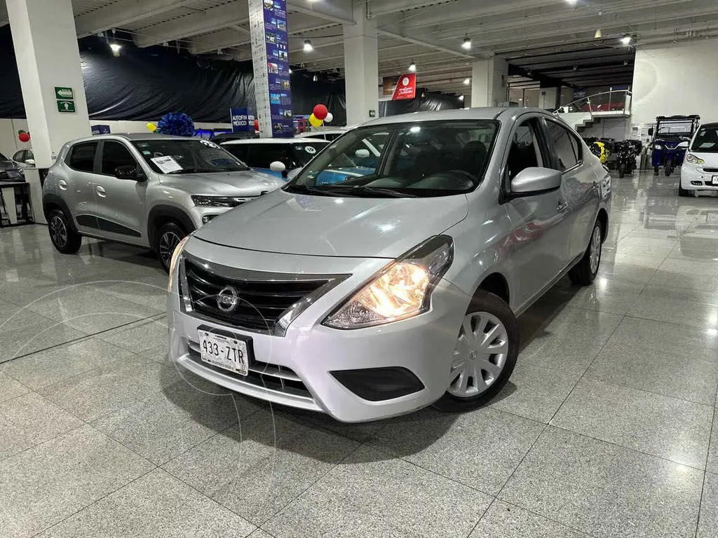 Nissan Versa Sense Aut usado (2015) color Plata precio $165,000