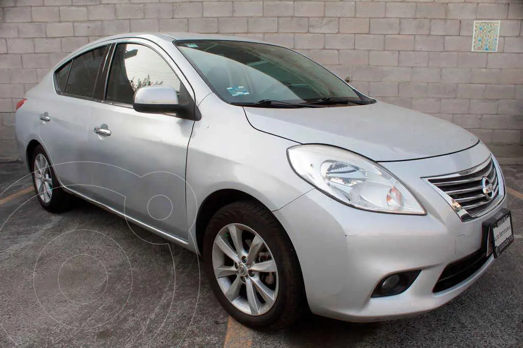 Nissan Versa Exclusive Aut usado (2014) color Plata precio $169,000