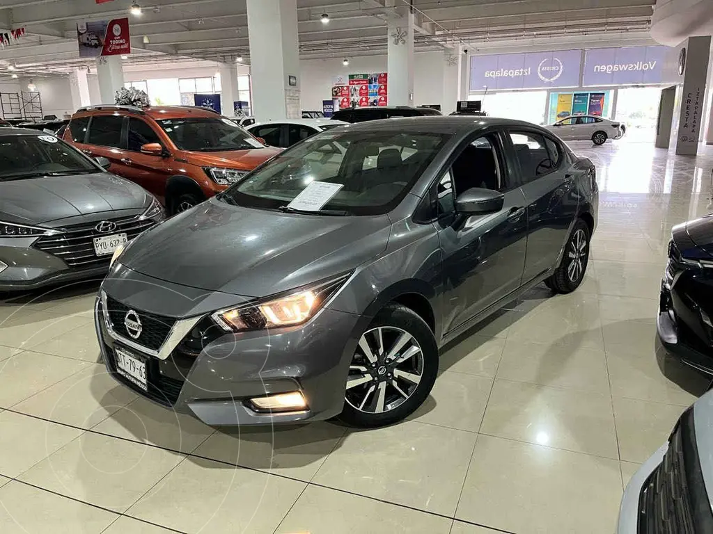 Nissan Versa Advance usado (2020) color Gris precio $289,000
