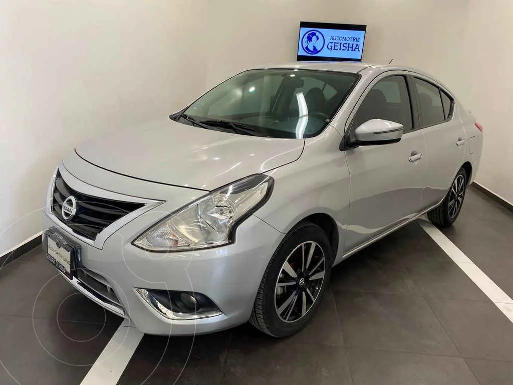 Nissan Versa Exclusive Aut usado (2019) color Plata precio $250,000