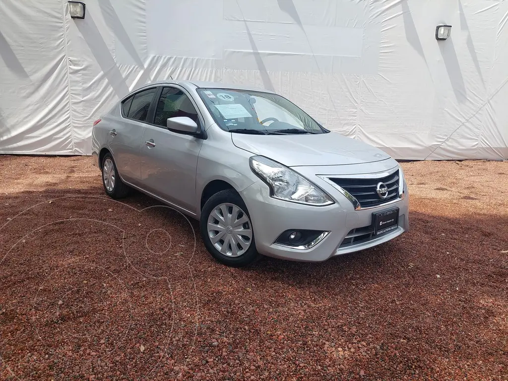 Nissan Versa Sense Aut usado (2018) color Plata precio $245,000