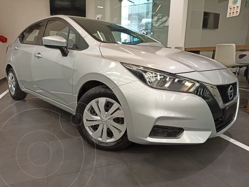 Nissan Versa Sense usado (2021) color Gris precio $275,000