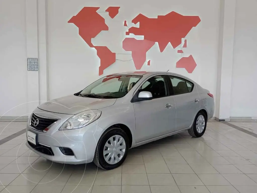 Nissan Versa Sense usado (2014) color Plata precio $173,500