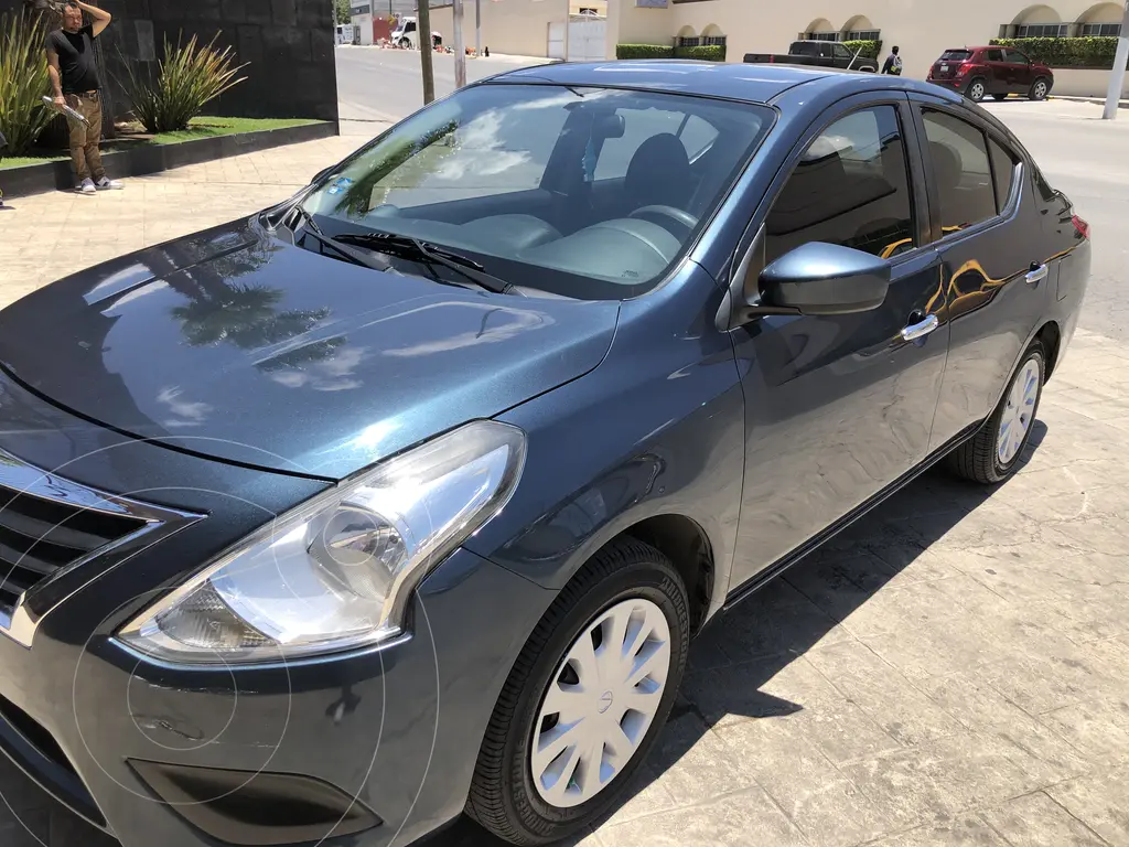 Nissan Versa Sense usado (2017) color Azul precio $175,000