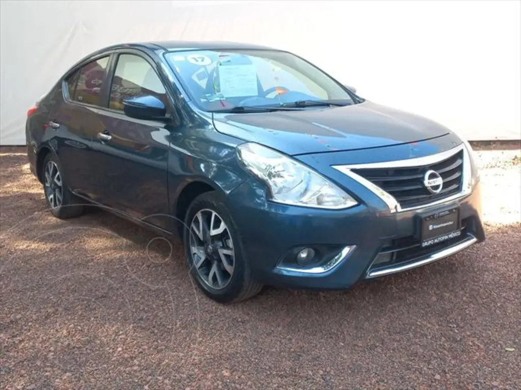 Nissan Versa Exclusive NAVI Aut usado (2017) color Azul Marino precio ...