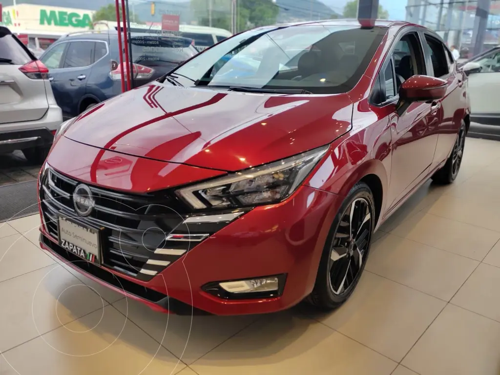 Nissan Versa Exclusive Aut usado (2023) color Rojo precio $385,000