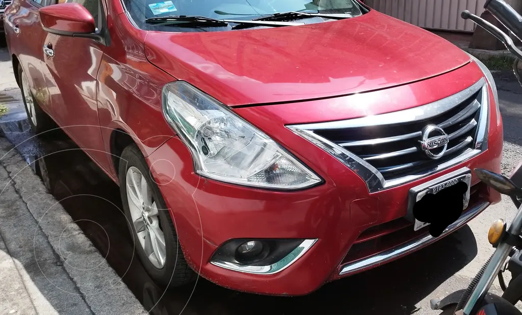 Nissan Versa Advance usado (2015) color Rojo precio $159,000