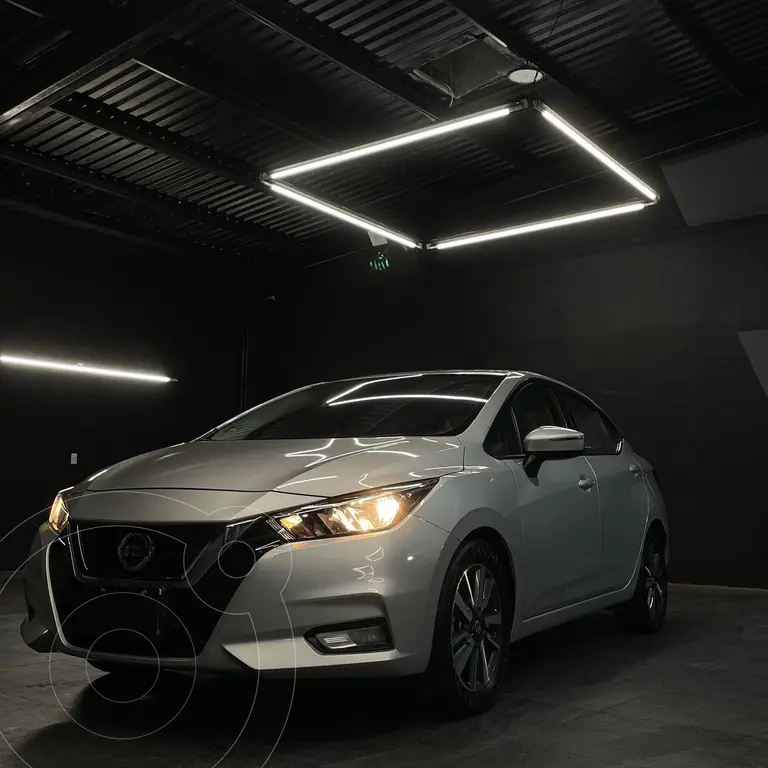 Nissan Versa Advance Aut usado (2020) color Plata precio $319,000
