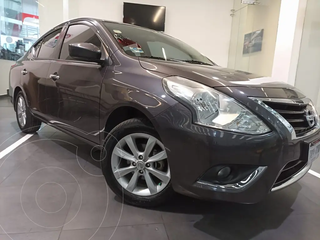 Nissan Versa Advance usado (2016) color Gris precio $178,000