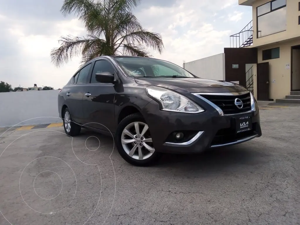 Nissan Versa Advance usado (2015) color Gris precio $199,800