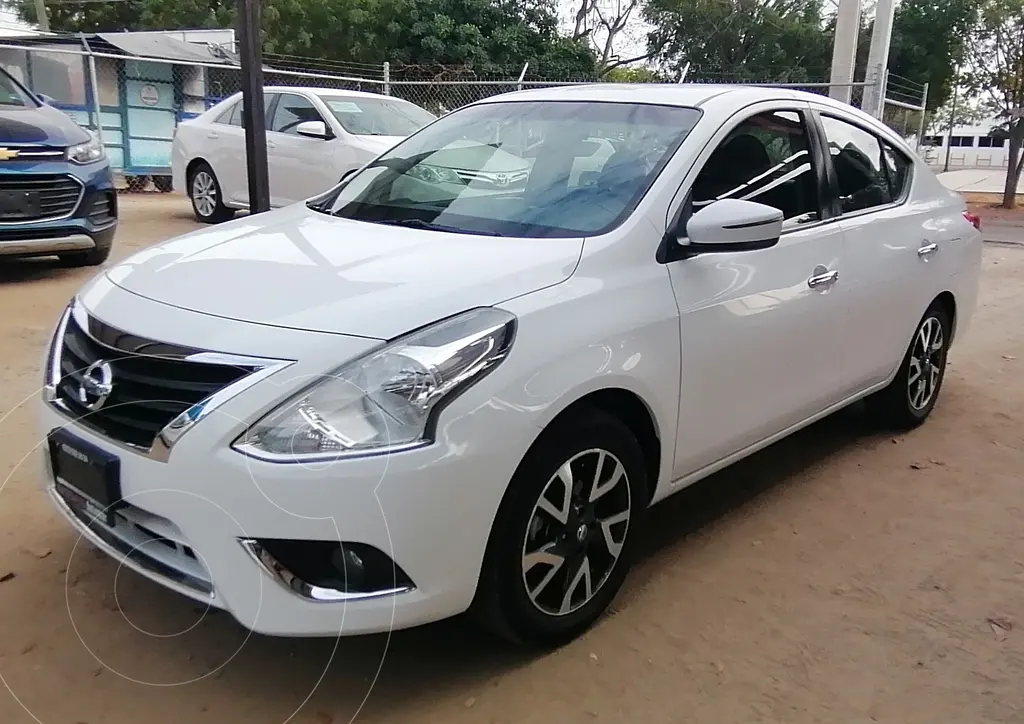 Nissan Versa Exclusive NAVI Aut usado (2017) color Blanco precio $189,000