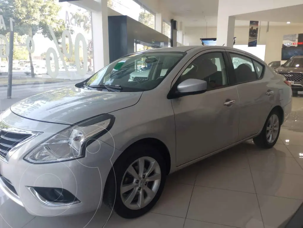 Nissan Versa Advance Aut usado (2017) color Plata precio $219,000