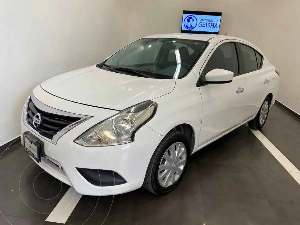 Nissan Versa Sense usado (2017) color Blanco precio $180,000