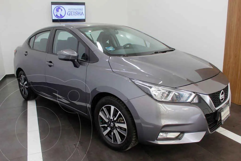 Nissan Versa Advance usado (2020) color Gris precio $295,000