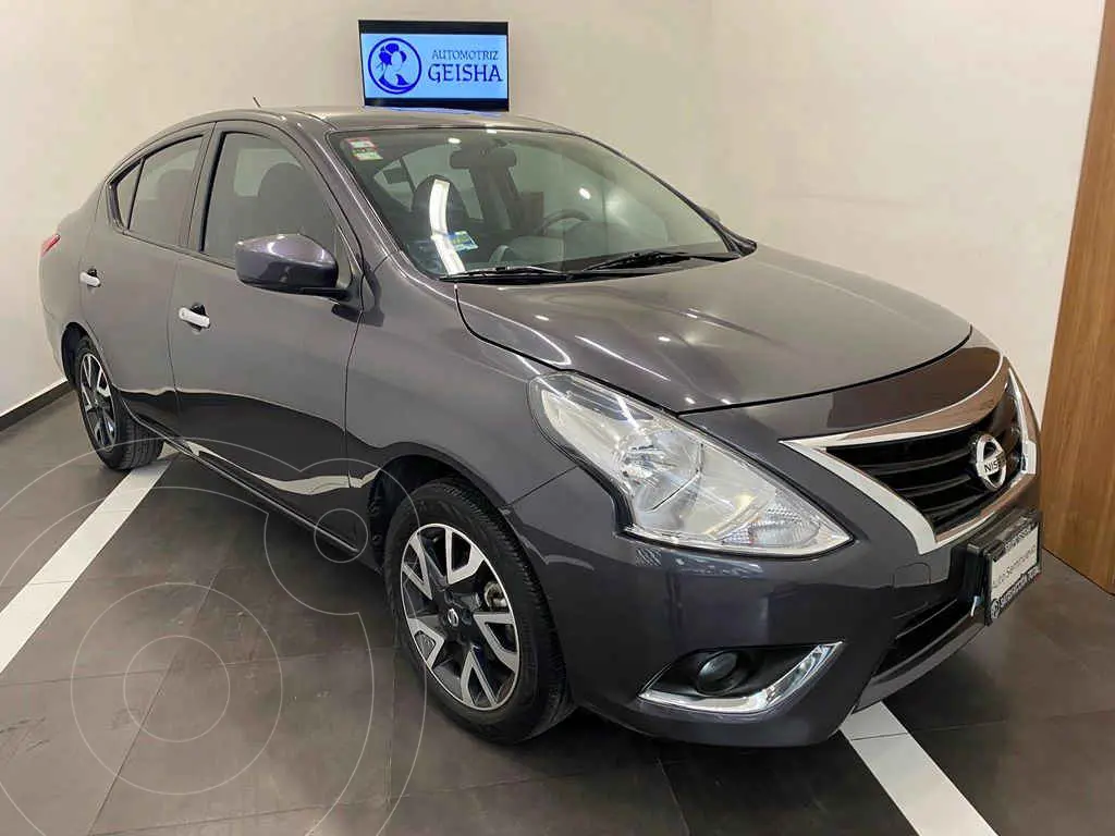 Nissan Versa Advance usado (2019) color Gris precio $245,000