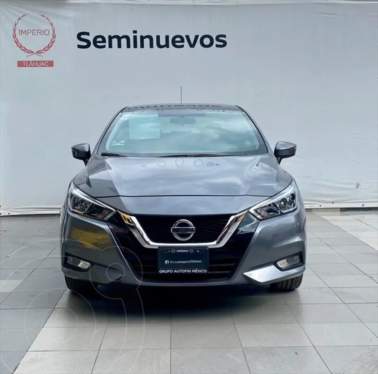 Nissan Versa Advance usado (2021) color Gris Oscuro precio $299,000