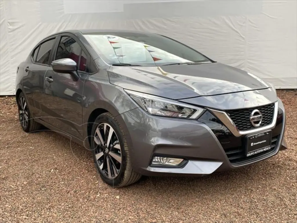 Nissan Versa Exclusive Aut usado (2022) color Gris Oscuro precio $345,000