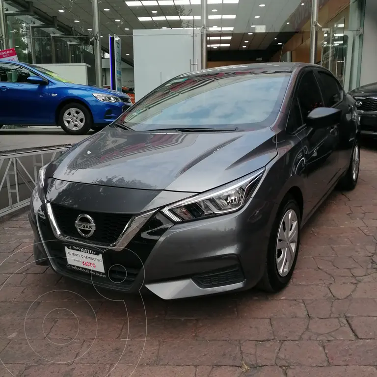 Nissan Versa Sense Aut usado (2022) color Gris Oxford precio $275,000