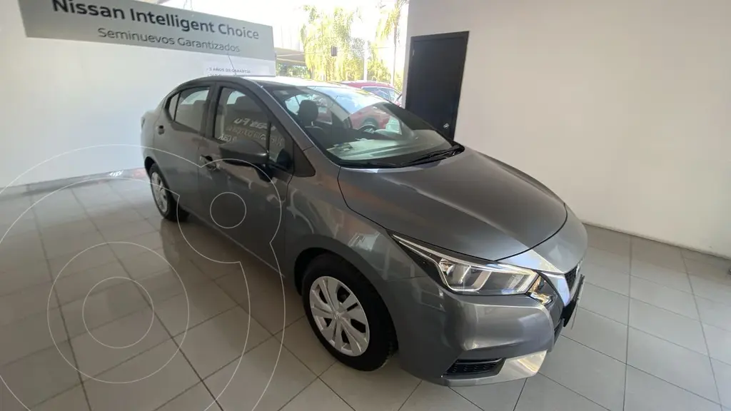 Nissan Versa Sense usado (2020) color Gris precio $280,000