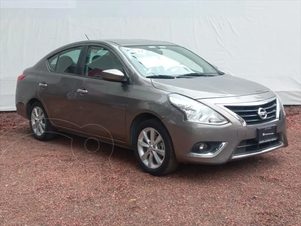Nissan Versa Advance usado (2017) color Gris Oscuro precio $225,000