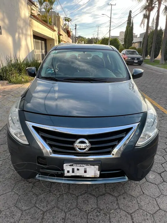 Nissan Versa Sense usado (2015) color Azul precio $145,000