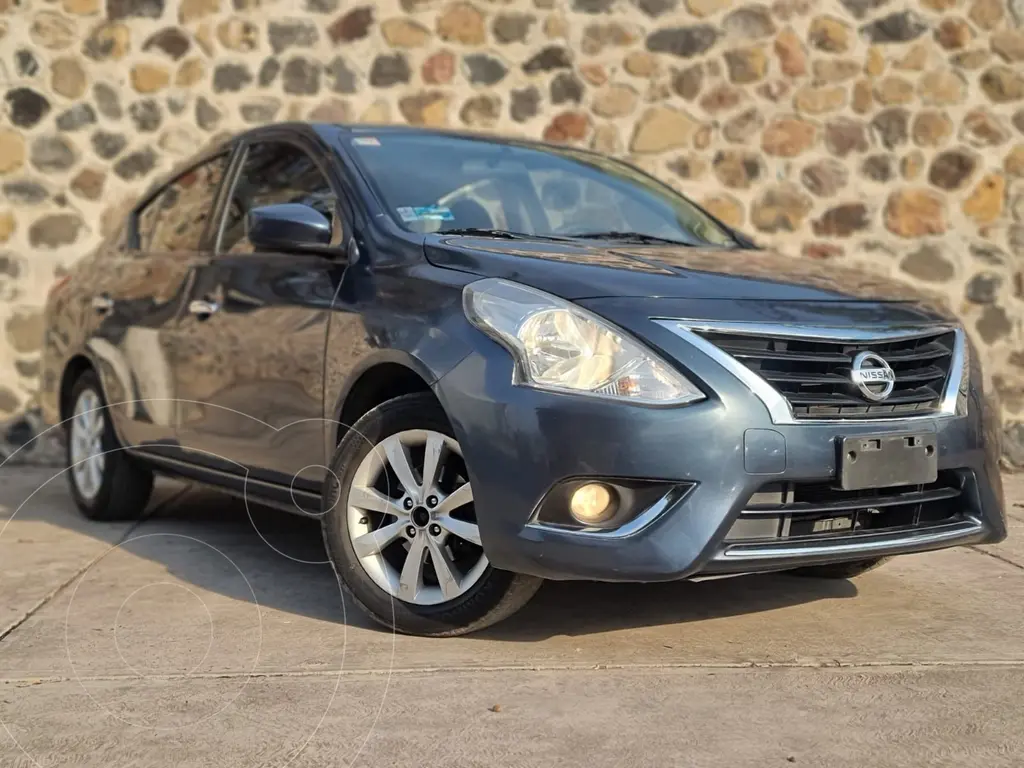 Nissan Versa Advance usado (2017) color Azul Acero precio $219,900