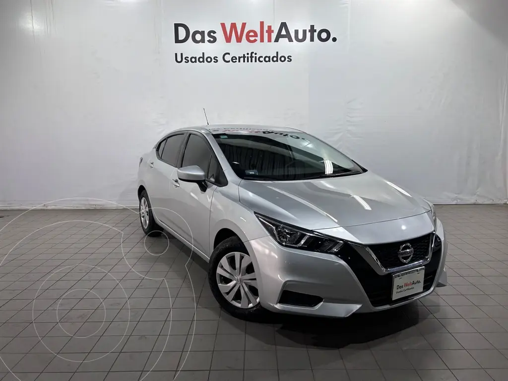 Nissan Versa Sense usado (2020) color plateado precio $269,000