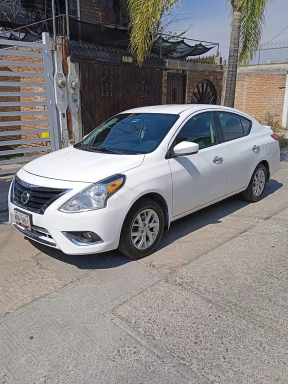 Nissan Versa Advance Aut usado (2017) color Blanco precio $189,900
