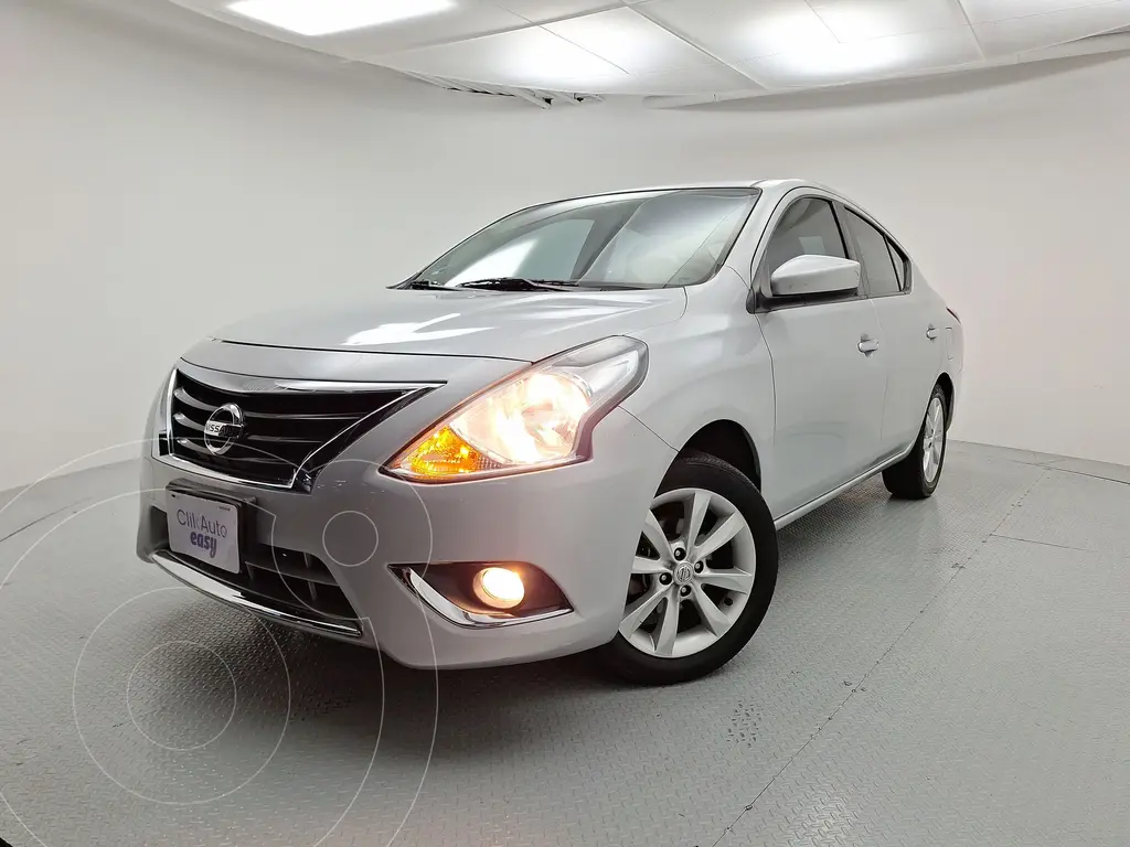 Nissan Versa Advance usado (2016) color plateado precio $163,000