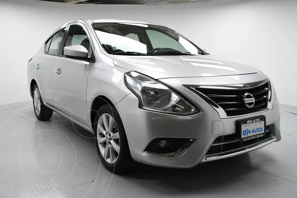 Nissan Versa Advance usado (2018) color Plata precio $239,000