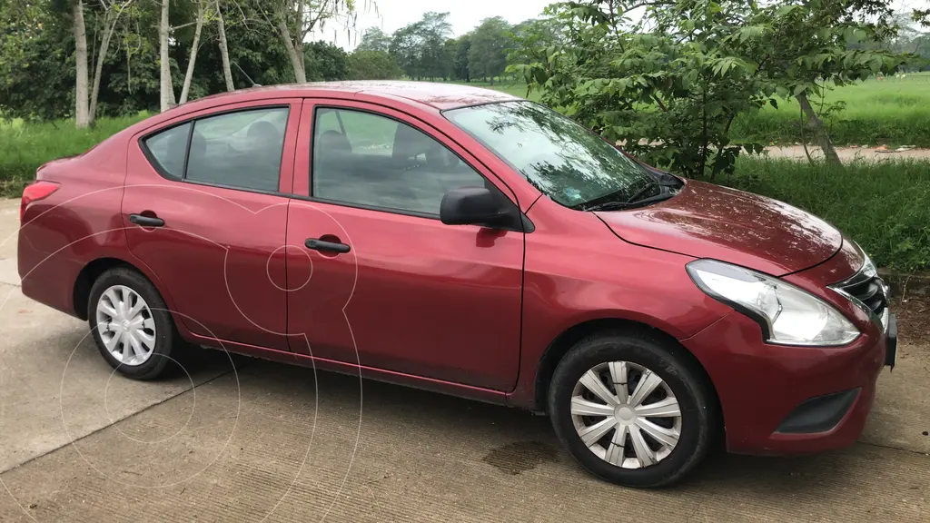 Nissan Versa Drive A/A usado (2018) color Rojo precio $130,000