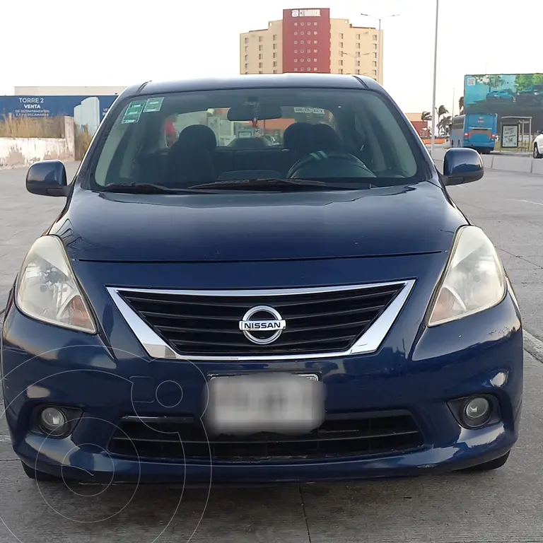 Nissan Versa Advance usado (2014) color Azul precio $120,000