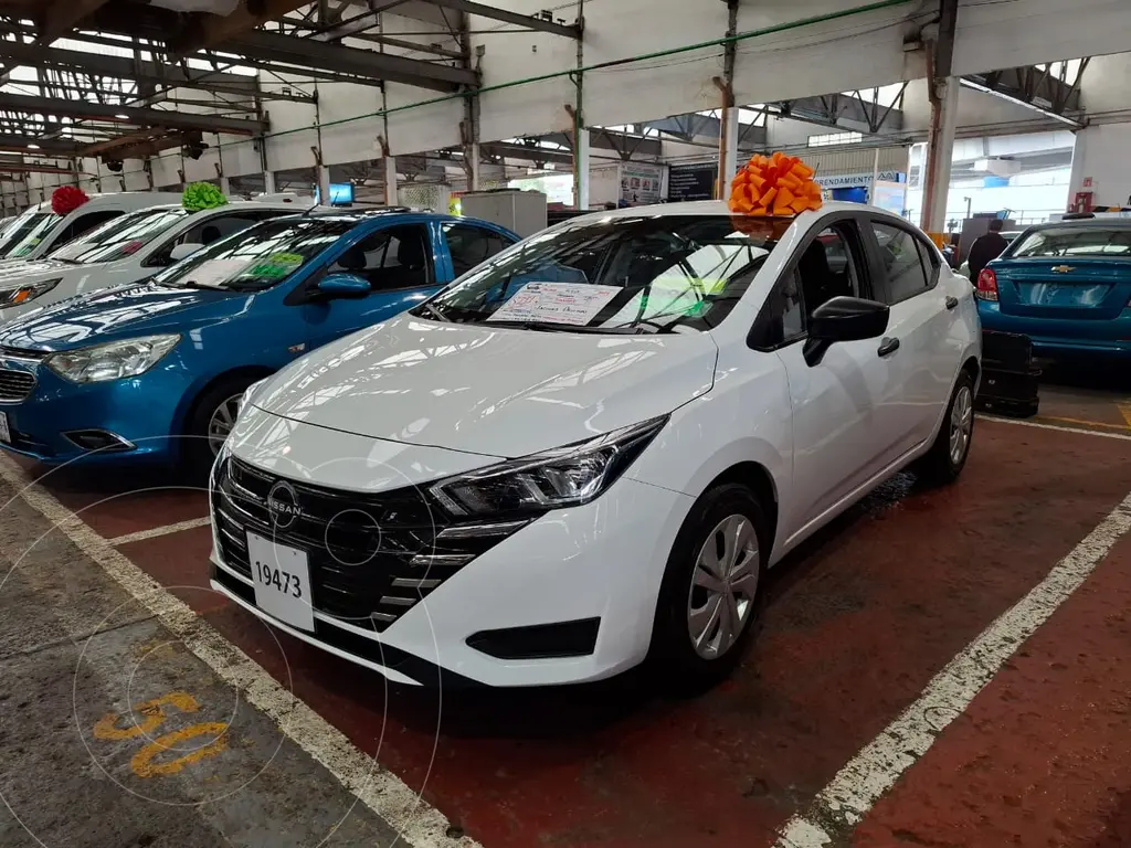 Nissan Versa Sense usado (2024) color Blanco Perla precio $299,500