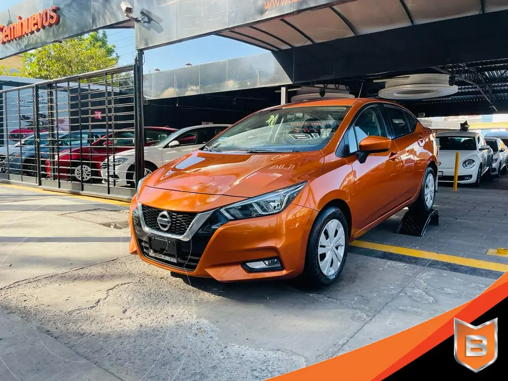 Nissan Versa Sense usado (2020) color Naranja precio $269,900