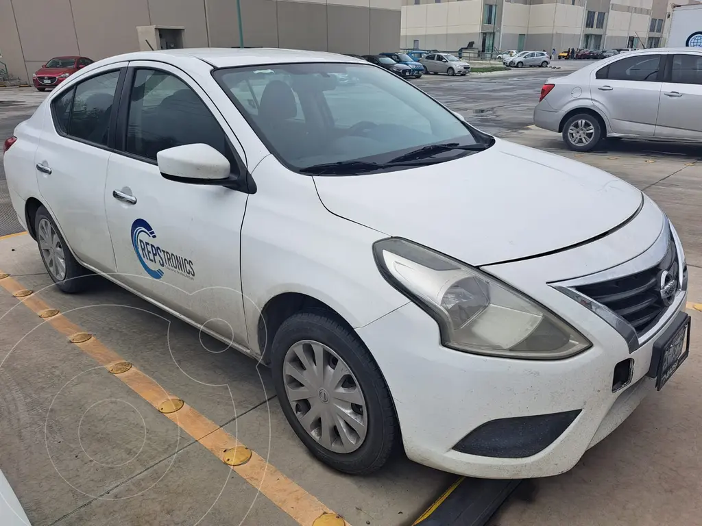 Nissan Versa Sense usado (2016) color Blanco precio $155,000