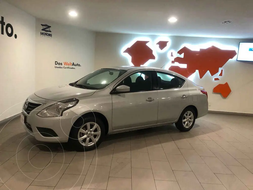 Nissan Versa Sense usado (2019) color Plata precio $259,500