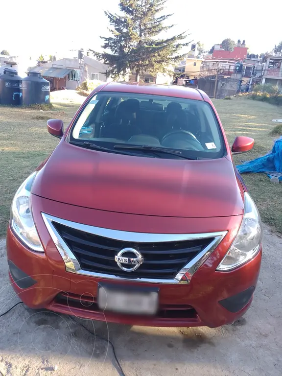 Nissan Versa Sense Aut usado (2019) color Rojo precio $200,000