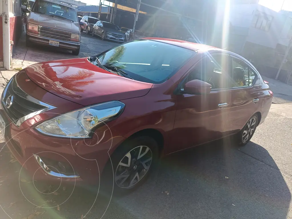 Nissan Versa Exclusive Aut usado (2019) color Rojo precio $190,000