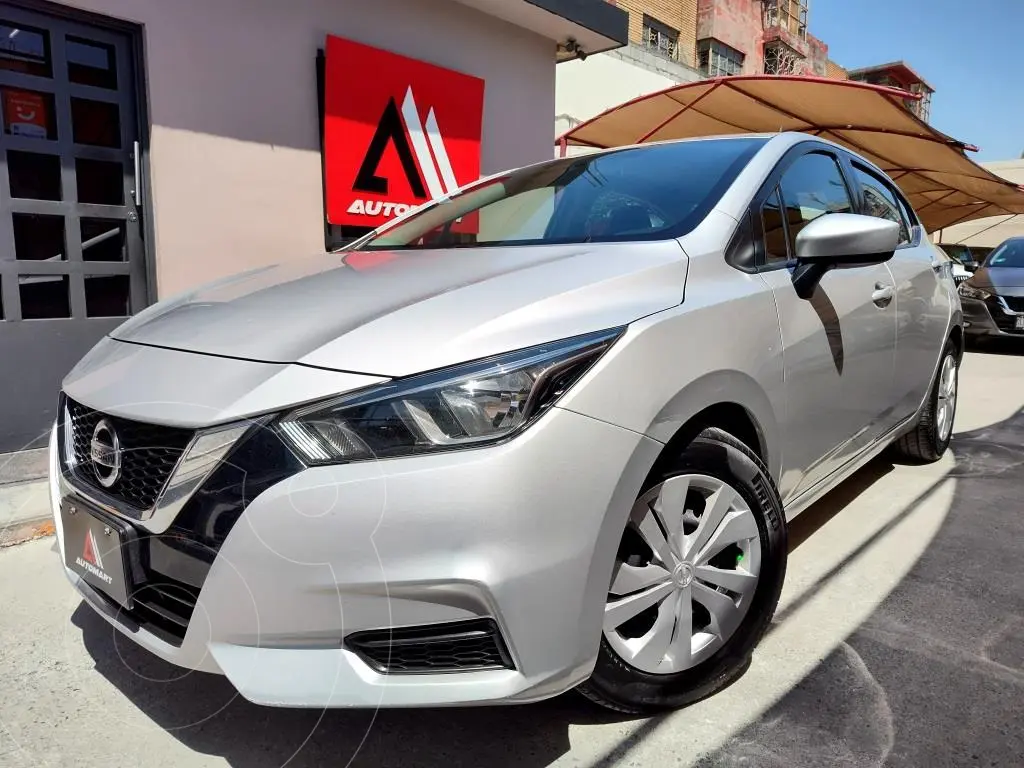 Nissan Versa Sense Aut usado (2020) color Plata precio $225,000