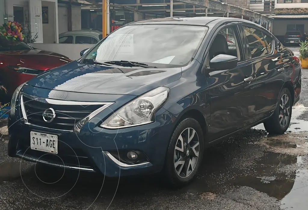 Nissan Versa Exclusive NAVI Aut usado (2016) color Azul Acero precio ...