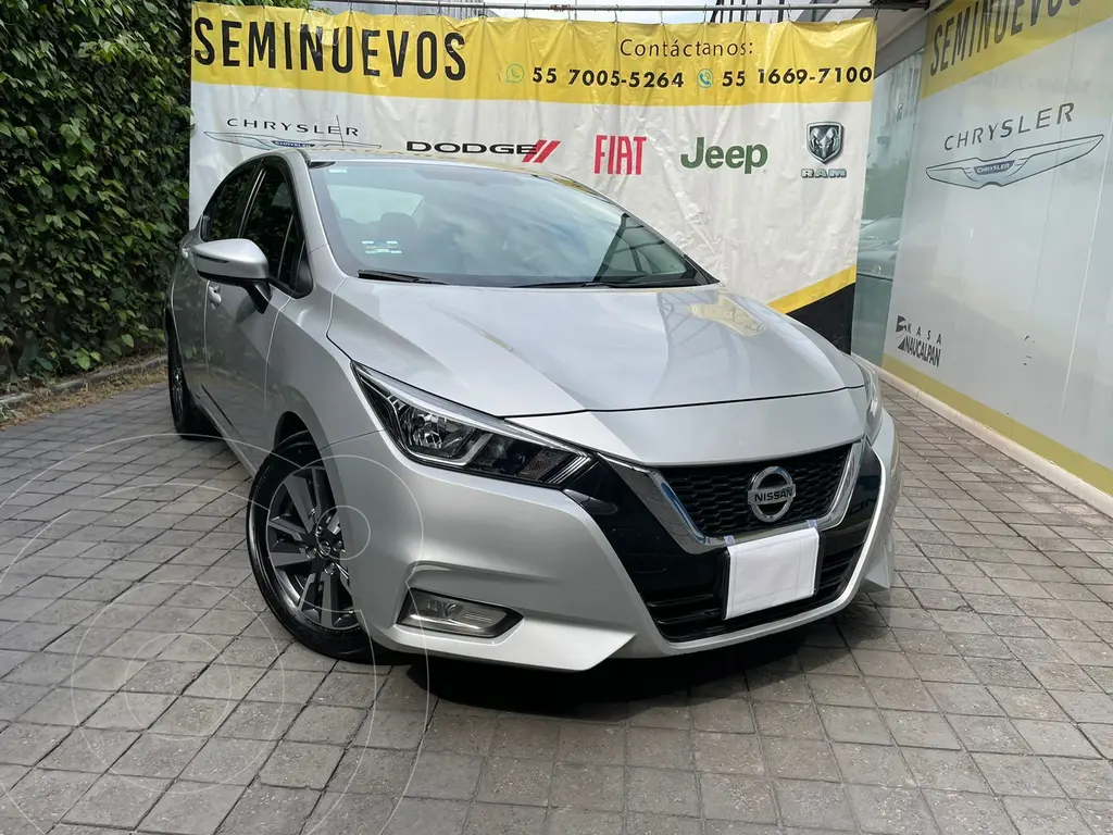 Nissan Versa Advance usado (2020) color Plata precio $300,000