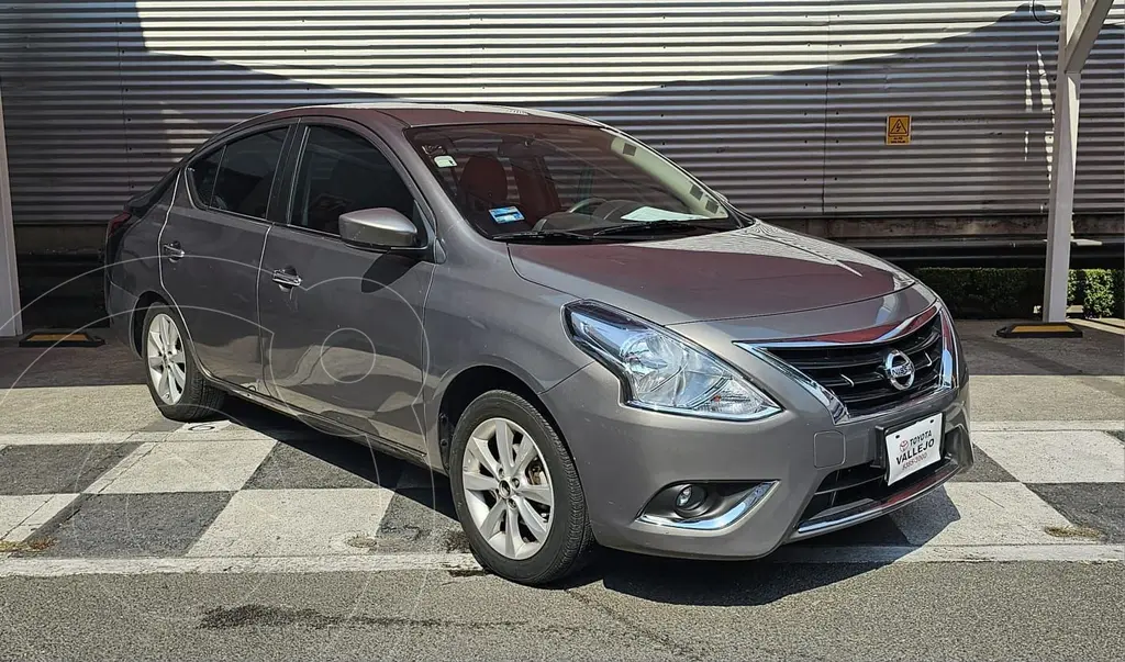 Nissan Versa Advance usado (2015) color caf precio $160,000