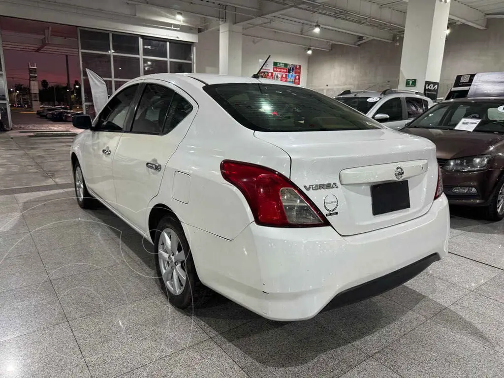 Nissan Versa Sense usado (2019) color Blanco precio $195,000
