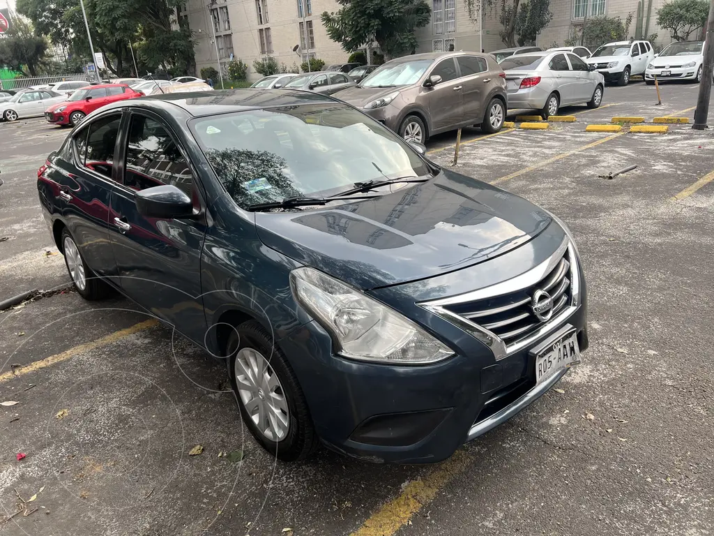 Nissan Versa Sense usado (2015) color Azul precio $150,000