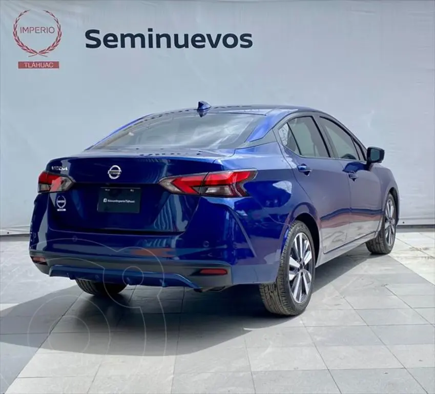 Nissan Versa Platinum Aut usado (2020) color azul petrleo precio $305,000