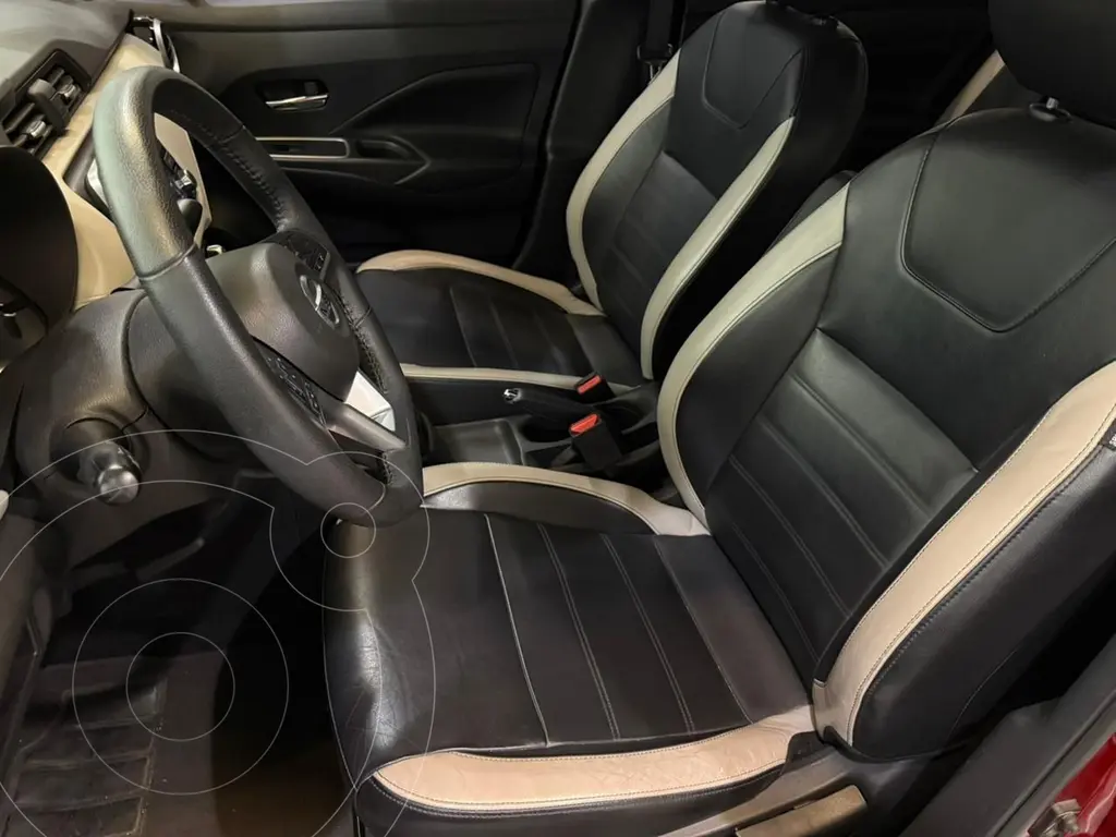 Nissan Versa Exclusive Aut usado (2022) color Rojo precio $297,000