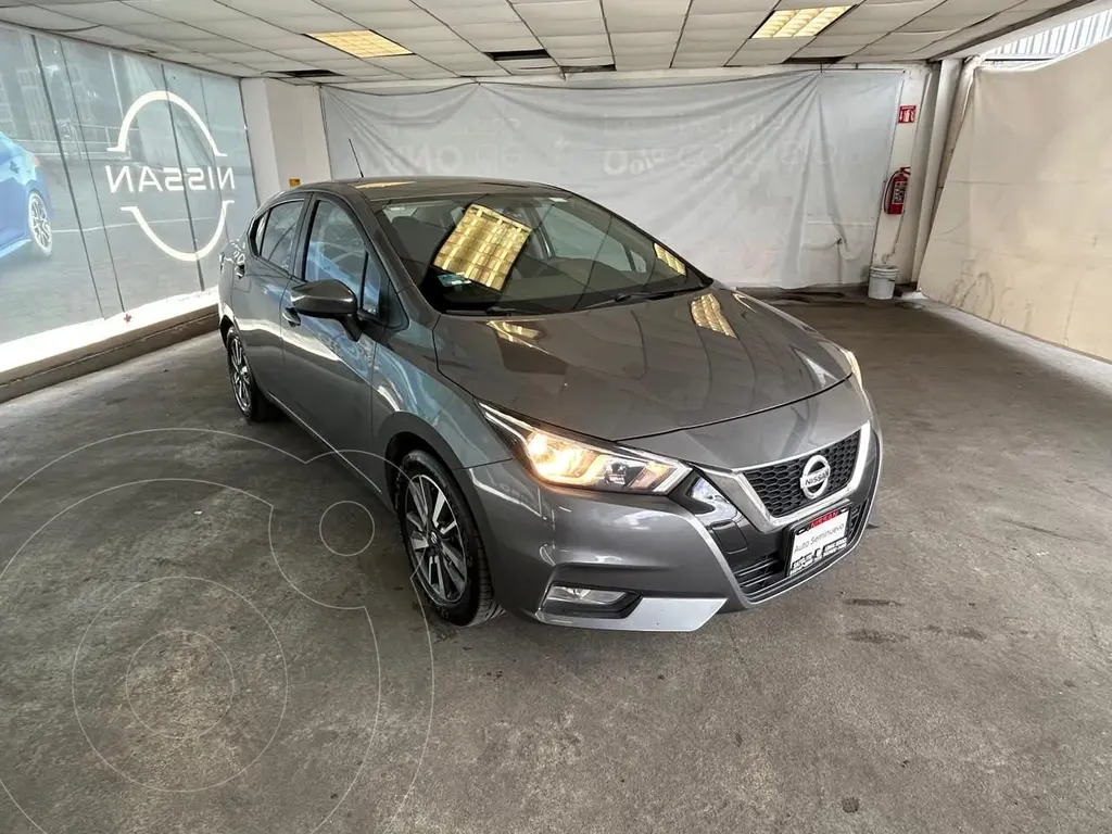 Nissan Versa Advance usado (2022) color Gris Oscuro precio $269,800