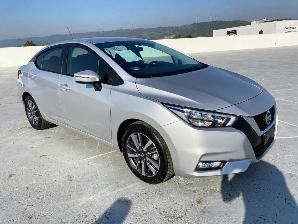 Nissan Versa Advance usado (2020) color Plata precio $290,000