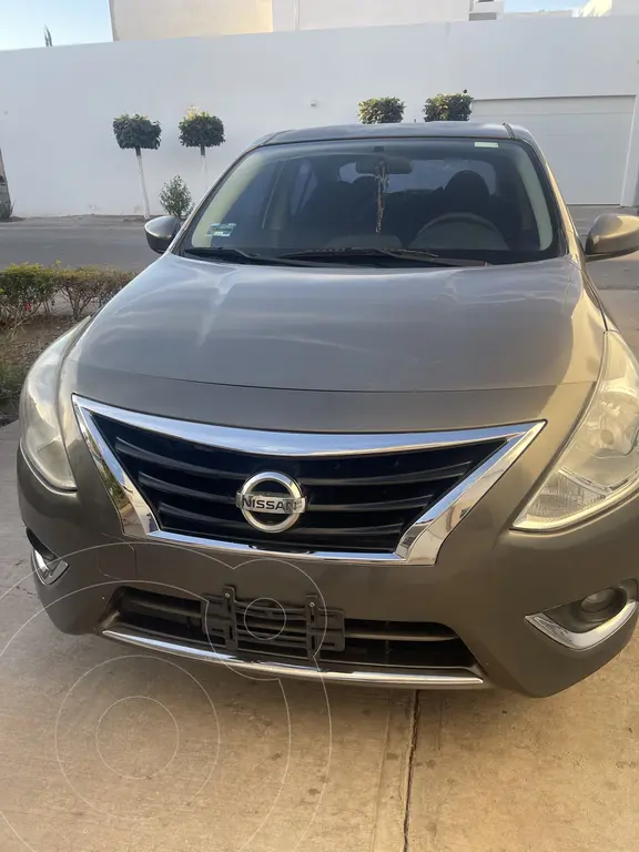 Nissan Versa Advance Aut usado (2016) color Gris precio $135,000